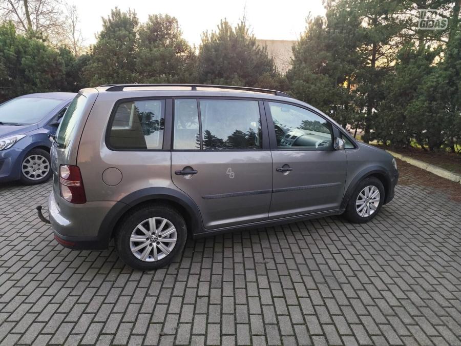 Volkswagen cross-touran 2008 Mažeikiai, ar dzinēja tilpumu 1.90 L un nobraukumu 289 tūkst. km par 3950 €, foto 13 vietnē AUTOMOTO.COM.LV