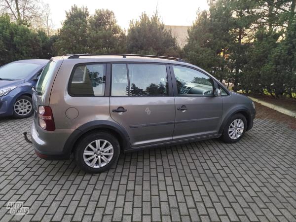 Volkswagen cross-touran 2008 Mažeikiai, ar dzinēja tilpumu 1.90 L un nobraukumu 289 tūkst. km par 3900 €, foto 10 vietnē AUTOMOTO.COM.LV