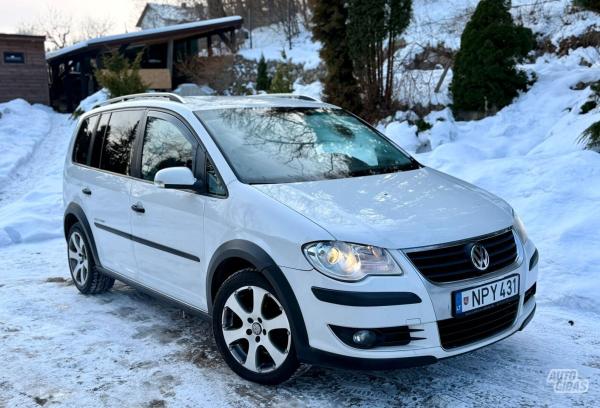 Volkswagen cross-touran 2008 in Vilnius, with an engine capacity of 2.00 L and mileage of 400 thousand km for 3290 €, photo 1 on AUTOMOTO.COM.LV