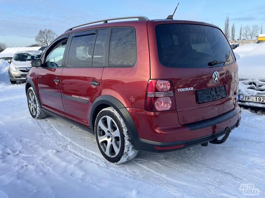 Volkswagen cross-touran 2009 in Kretinga, with an engine capacity of 1.40 L and mileage of 204 thousand km for 4250 €, photo 5 on AUTOMOTO.COM.LV