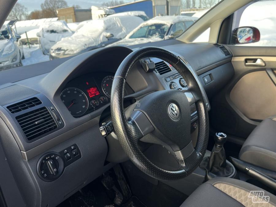 Volkswagen cross-touran 2009 in Kretinga, with an engine capacity of 1.40 L and mileage of 204 thousand km for 4250 €, photo 9 on AUTOMOTO.COM.LV