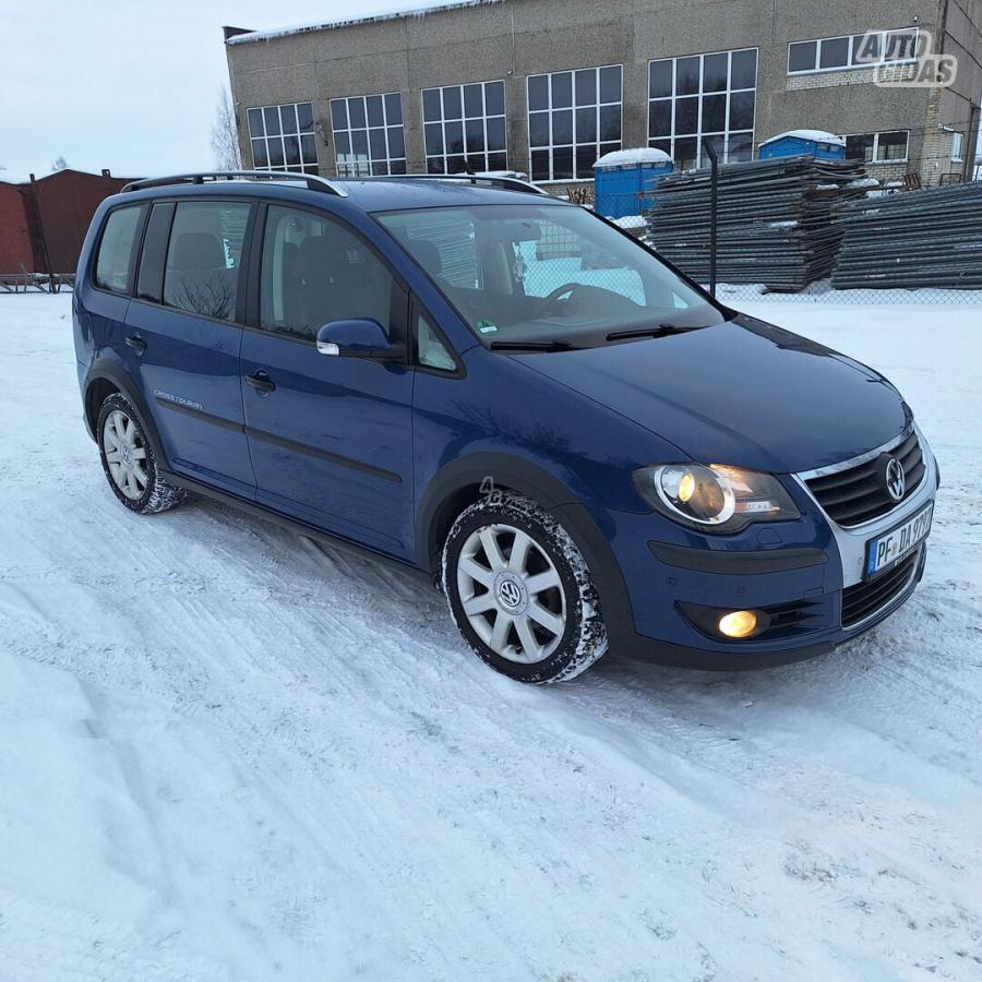 Volkswagen cross-touran 2009 Marijampole, ar dzinēja tilpumu 2.00 L un nobraukumu 237 tūkst. km par 4450 €, foto 2 vietnē AUTOMOTO.COM.LV