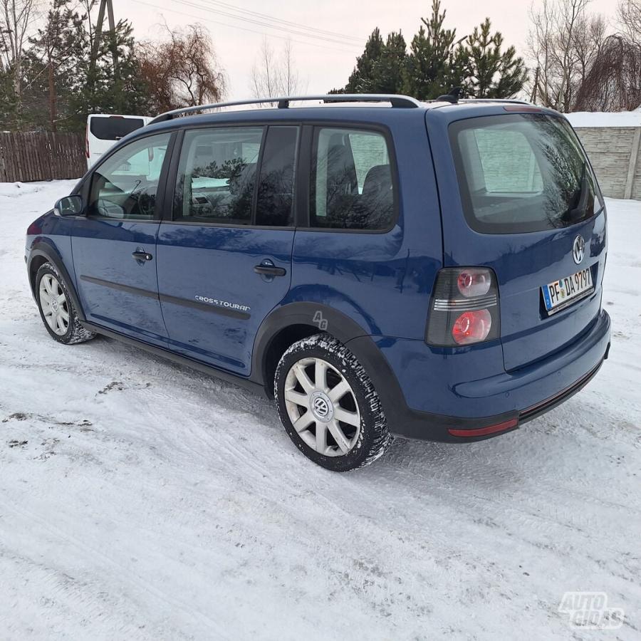 Volkswagen cross-touran 2009 Marijampole, ar dzinēja tilpumu 2.00 L un nobraukumu 237 tūkst. km par 4450 €, foto 4 vietnē AUTOMOTO.COM.LV