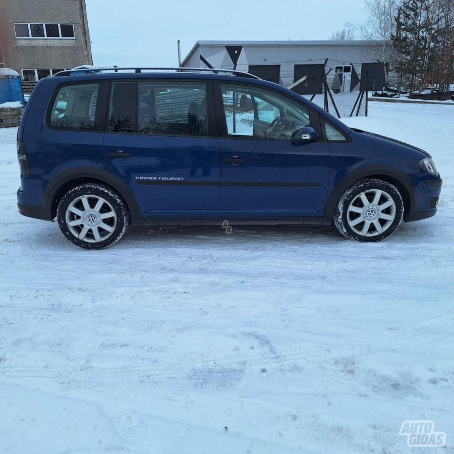 Volkswagen cross-touran 2009 Marijampole, ar dzinēja tilpumu 2.00 L un nobraukumu 237 tūkst. km par 4450 €, foto 14 vietnē AUTOMOTO.COM.LV