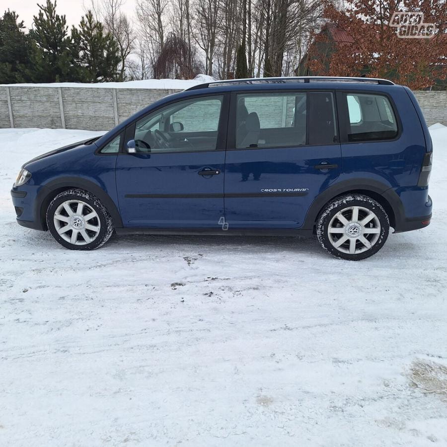 Volkswagen cross-touran 2009 Marijampole, ar dzinēja tilpumu 2.00 L un nobraukumu 237 tūkst. km par 4450 €, foto 15 vietnē AUTOMOTO.COM.LV