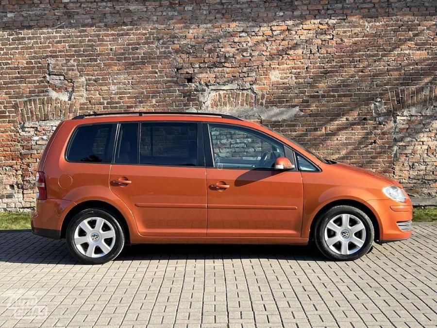 Volkswagen cross-touran 2009 in Kedainiai, with an engine capacity of 2.00 L and mileage of 265 thousand km for 3999 €, photo 7 on AUTOMOTO.COM.LV