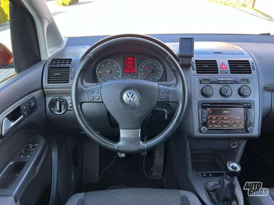 Volkswagen cross-touran 2009 in Kedainiai, with an engine capacity of 2.00 L and mileage of 265 thousand km for 3999 €, photo 16 on AUTOMOTO.COM.LV
