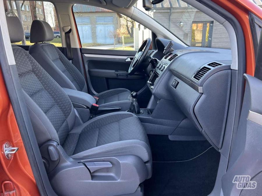 Volkswagen cross-touran 2009 in Kedainiai, with an engine capacity of 2.00 L and mileage of 265 thousand km for 3999 €, photo 18 on AUTOMOTO.COM.LV