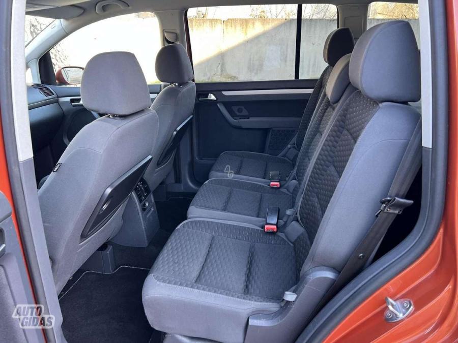 Volkswagen cross-touran 2009 in Kedainiai, with an engine capacity of 2.00 L and mileage of 265 thousand km for 3999 €, photo 19 on AUTOMOTO.COM.LV