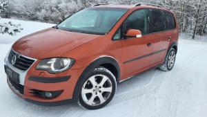 Orange Volkswagen cross-touran 2007 in Jonava, with an engine capacity of 2.00 L and mileage of 167 thousand km for 3399 €, photo 2 on AUTOMOTO.COM.LV