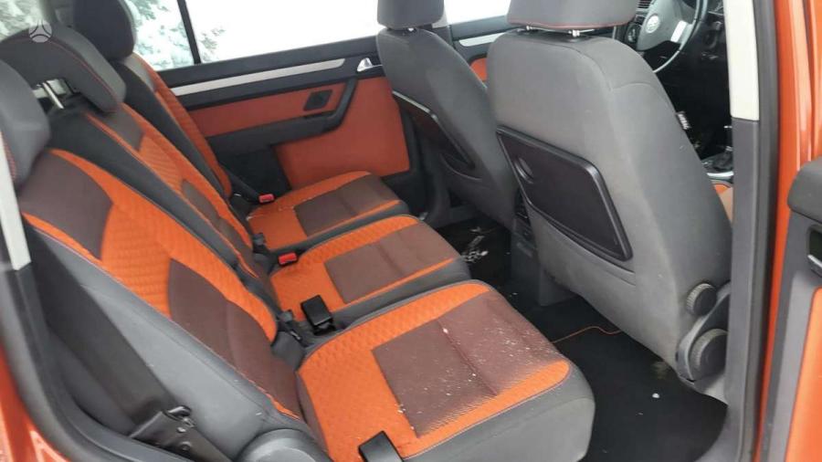 Orange Volkswagen cross-touran 2007 in Jonava, with an engine capacity of 2.00 L and mileage of 167 thousand km for 3399 €, photo 12 on AUTOMOTO.COM.LV