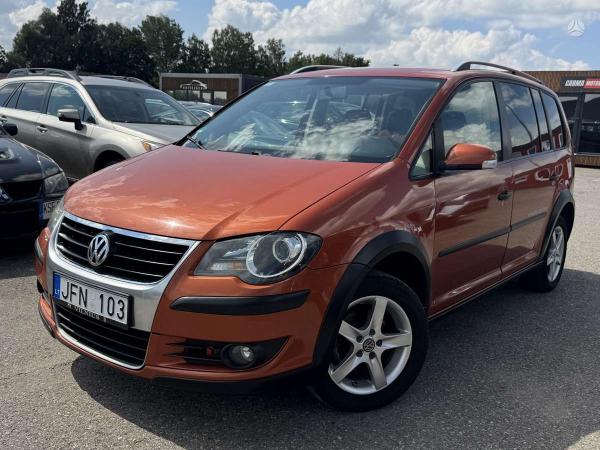 Orange Volkswagen cross-touran 2007 in Vilnius, with an engine capacity of 1.97 L and mileage of 328 thousand km for 2990 €, photo 3 on AUTOMOTO.COM.LV