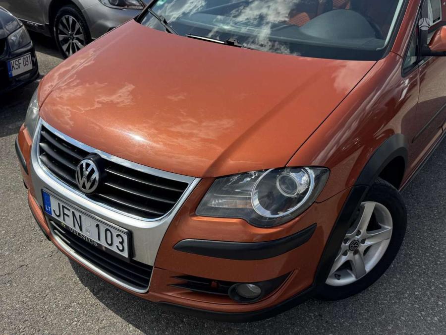 Oranžs Volkswagen cross-touran 2007 Viļņa, ar dzinēja tilpumu 1.97 L un nobraukumu 328 tūkst. km par 2990 €, foto 5 vietnē AUTOMOTO.COM.LV