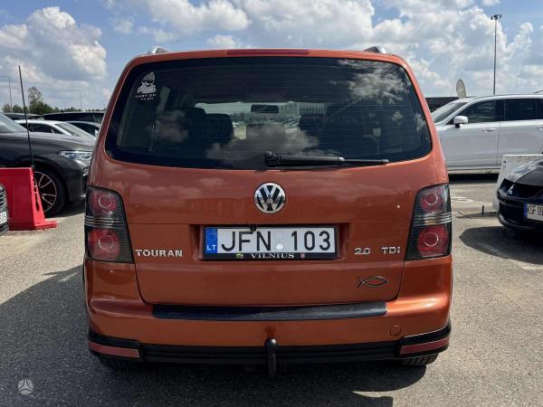 Orange Volkswagen cross-touran 2007 in Vilnius, with an engine capacity of 1.97 L and mileage of 328 thousand km for 2990 €, photo 8 on AUTOMOTO.COM.LV
