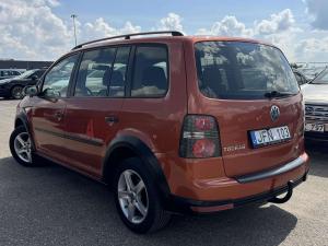 Oranžs Volkswagen cross-touran 2007 Viļņa, ar dzinēja tilpumu 1.97 L un nobraukumu 328 tūkst. km par 2990 €, foto 10 vietnē AUTOMOTO.COM.LV