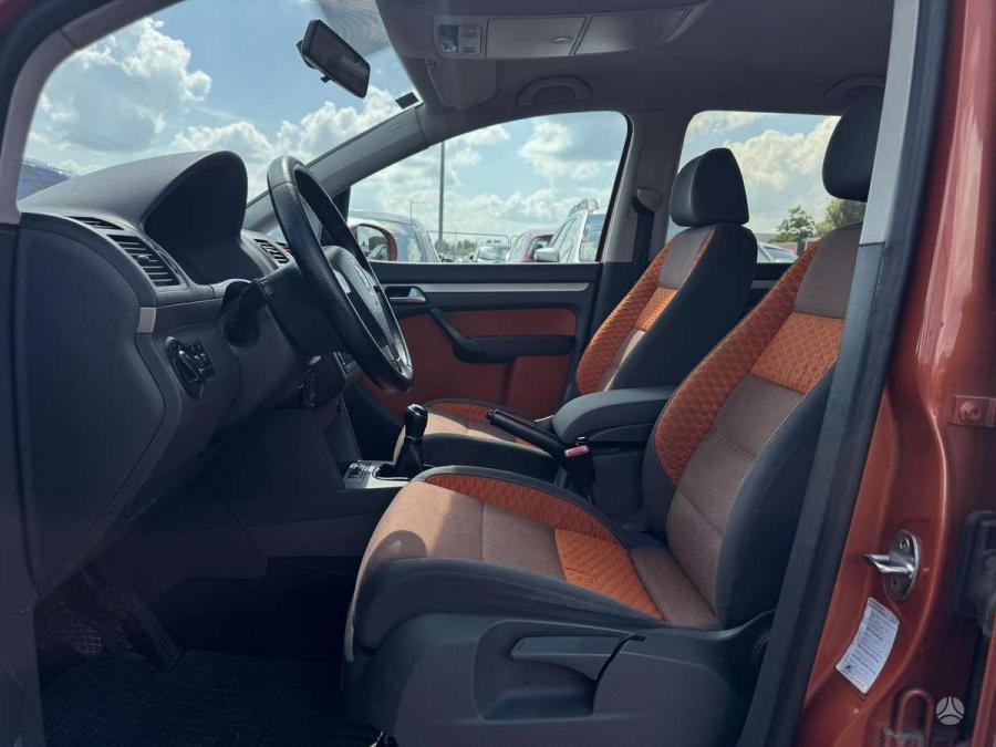 Oranžs Volkswagen cross-touran 2007 Viļņa, ar dzinēja tilpumu 1.97 L un nobraukumu 328 tūkst. km par 2990 €, foto 13 vietnē AUTOMOTO.COM.LV