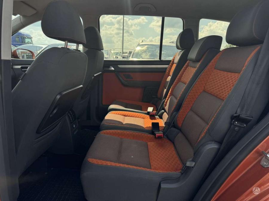 Oranžs Volkswagen cross-touran 2007 Viļņa, ar dzinēja tilpumu 1.97 L un nobraukumu 328 tūkst. km par 2990 €, foto 16 vietnē AUTOMOTO.COM.LV