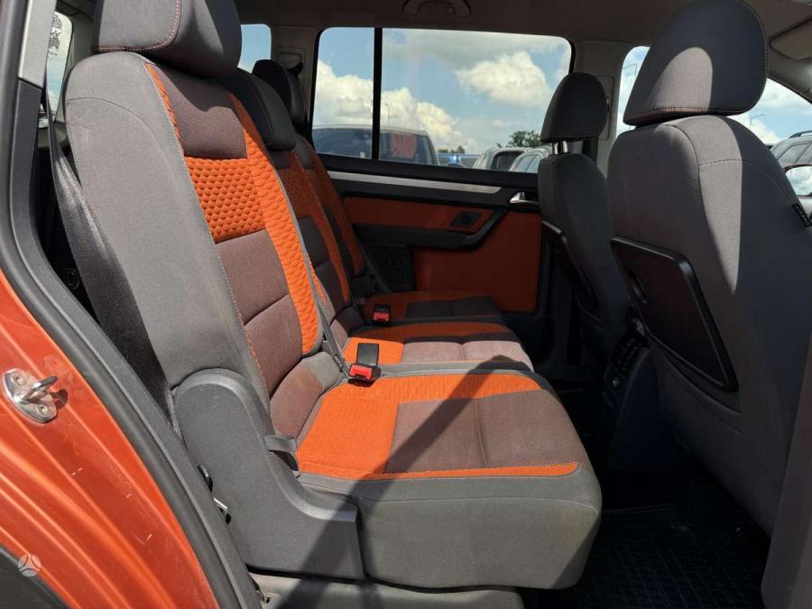 Oranžs Volkswagen cross-touran 2007 Viļņa, ar dzinēja tilpumu 1.97 L un nobraukumu 328 tūkst. km par 2990 €, foto 17 vietnē AUTOMOTO.COM.LV