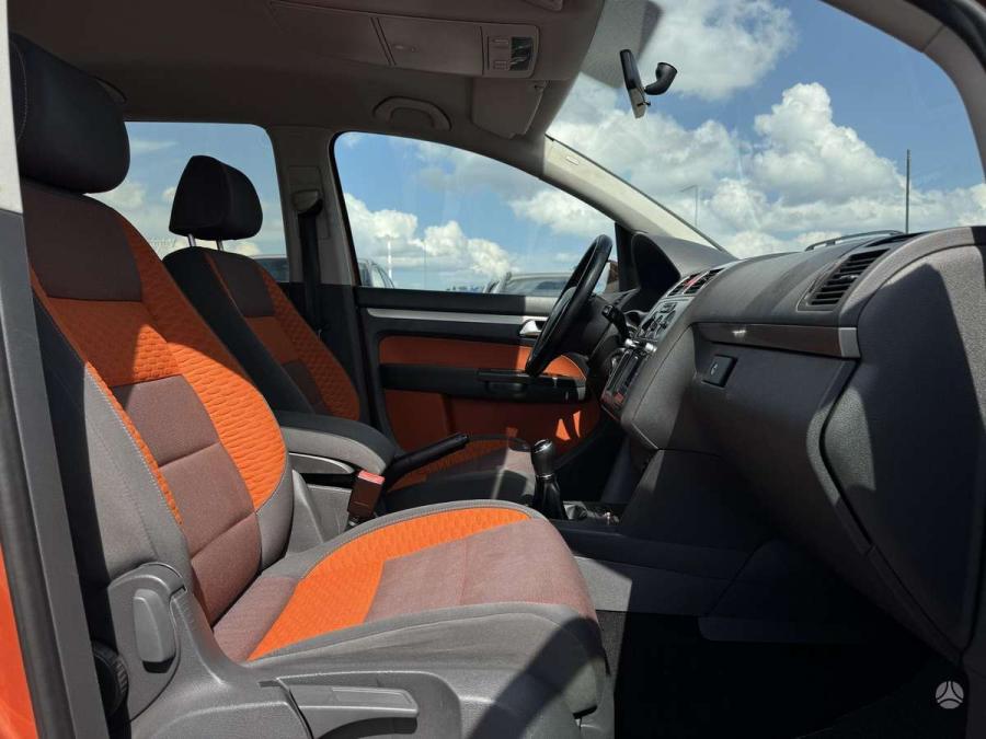 Oranžs Volkswagen cross-touran 2007 Viļņa, ar dzinēja tilpumu 1.97 L un nobraukumu 328 tūkst. km par 2990 €, foto 19 vietnē AUTOMOTO.COM.LV