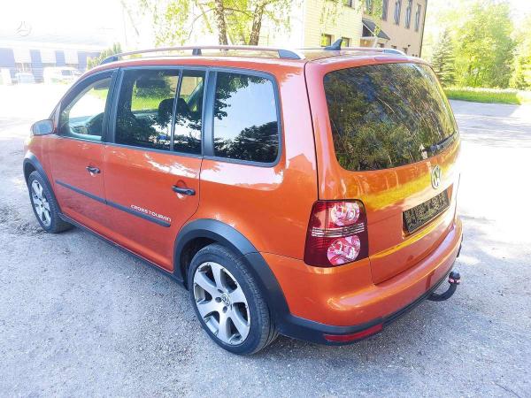 Фольксваген Кросс Туран 2007 в Утена на AUTOMOTO.COM.LV Оранжевый Фольксваген Кросс Туран 2007 в Утена, объемом двигателя 2.00 л и пробегом 265 тыс. км за 3999 €, фото 4 на AUTOMOTO.COM.LV