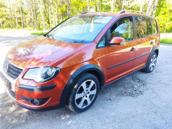 Фольксваген Кросс Туран 2007 в Утена на AUTOMOTO.COM.LV Оранжевый Фольксваген Кросс Туран 2007 в Утена, объемом двигателя 2.00 л и пробегом 265 тыс. км за 3999 €, фото 9 на AUTOMOTO.COM.LV