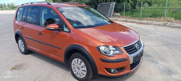 Orange Volkswagen cross-touran 2009 in Marijampole, with an engine capacity of 2.00 L and mileage of 289 thousand km for 3350 €, photo 1 on AUTOMOTO.COM.LV