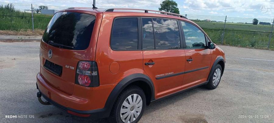 Oranžs Volkswagen cross-touran 2009 Marijampole, ar dzinēja tilpumu 2.00 L un nobraukumu 289 tūkst. km par 3350 €, foto 5 vietnē AUTOMOTO.COM.LV