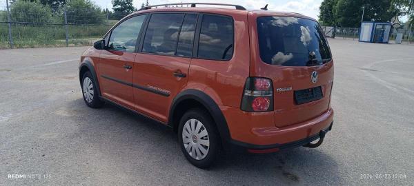 Orange Volkswagen cross-touran 2009 in Marijampole, with an engine capacity of 2.00 L and mileage of 289 thousand km for 3350 €, photo 6 on AUTOMOTO.COM.LV