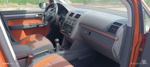 Oranžs Volkswagen cross-touran 2009 Marijampole, ar dzinēja tilpumu 2.00 L un nobraukumu 289 tūkst. km par 3350 €, foto 8 vietnē AUTOMOTO.COM.LV