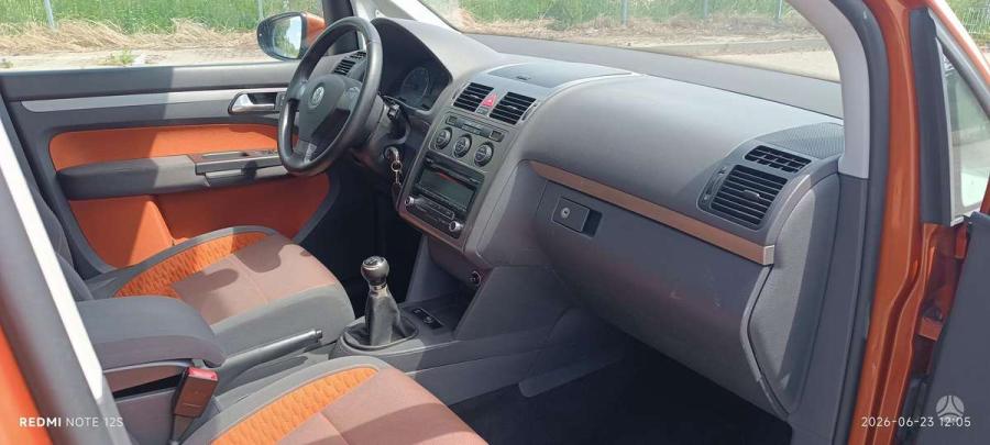 Oranžs Volkswagen cross-touran 2009 Marijampole, ar dzinēja tilpumu 2.00 L un nobraukumu 289 tūkst. km par 3350 €, foto 8 vietnē AUTOMOTO.COM.LV