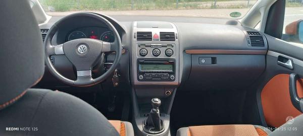 Orange Volkswagen cross-touran 2009 in Marijampole, with an engine capacity of 2.00 L and mileage of 289 thousand km for 3350 €, photo 8 on AUTOMOTO.COM.LV