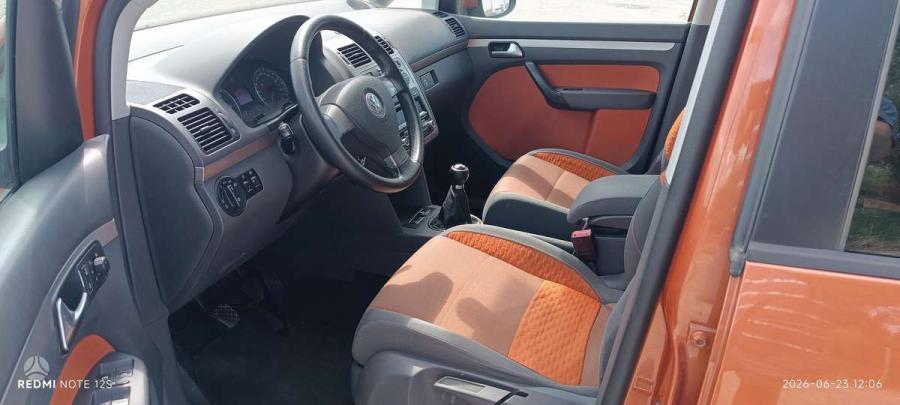 Oranžs Volkswagen cross-touran 2009 Marijampole, ar dzinēja tilpumu 2.00 L un nobraukumu 289 tūkst. km par 3350 €, foto 10 vietnē AUTOMOTO.COM.LV