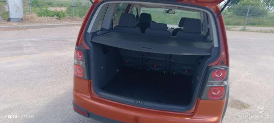 Oranžs Volkswagen cross-touran 2009 Marijampole, ar dzinēja tilpumu 2.00 L un nobraukumu 289 tūkst. km par 3350 €, foto 12 vietnē AUTOMOTO.COM.LV