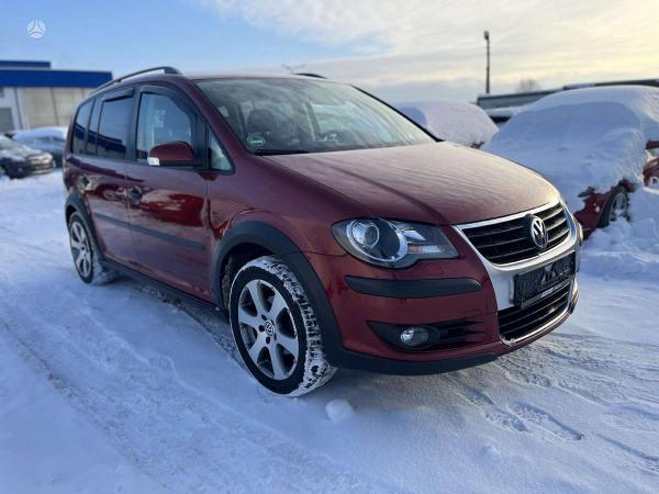 Sarkans Volkswagen cross-touran 2009 Kretinga, ar dzinēja tilpumu 1.40 L un nobraukumu 204 tūkst. km par 4250 €, foto 2 vietnē AUTOMOTO.COM.LV