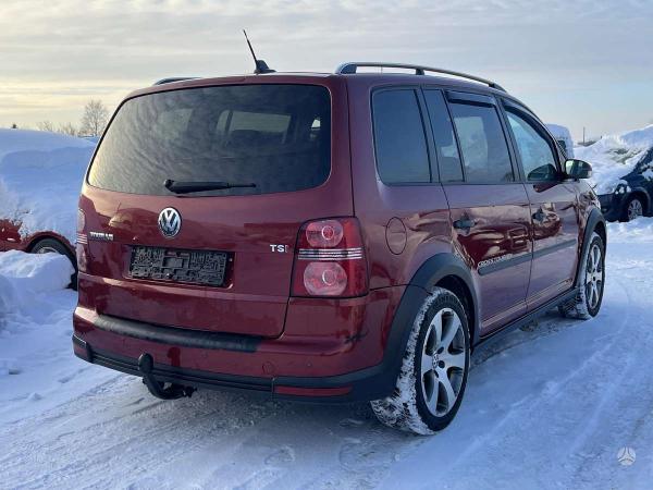 Sarkans Volkswagen cross-touran 2009 Kretinga, ar dzinēja tilpumu 1.40 L un nobraukumu 204 tūkst. km par 4250 €, foto 6 vietnē AUTOMOTO.COM.LV