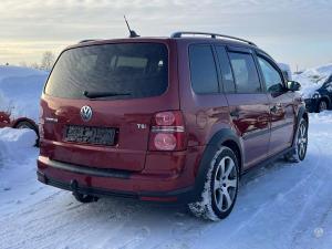 Sarkans Volkswagen cross-touran 2009 Kretinga, ar dzinēja tilpumu 1.40 L un nobraukumu 204 tūkst. km par 4250 €, foto 6 vietnē AUTOMOTO.COM.LV