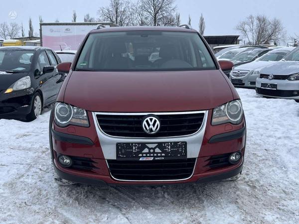 Sarkans Volkswagen cross-touran 2009 Kretinga, ar dzinēja tilpumu 1.40 L un nobraukumu 205 tūkst. km par 4500 €, foto 3 vietnē AUTOMOTO.COM.LV