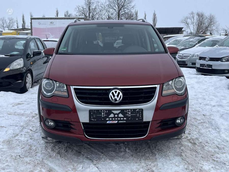 Red Volkswagen cross-touran 2009 in Kretinga, with an engine capacity of 1.40 L and mileage of 205 thousand km for 4500 €, photo 3 on AUTOMOTO.COM.LV