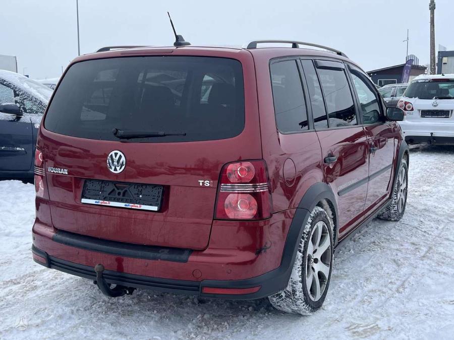 Red Volkswagen cross-touran 2009 in Kretinga, with an engine capacity of 1.40 L and mileage of 205 thousand km for 4500 €, photo 6 on AUTOMOTO.COM.LV