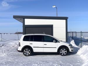 White Volkswagen cross-touran 2009 in Kaunas, with an engine capacity of 2.00 L and mileage of 268 thousand km for 4999 €, photo 8 on AUTOMOTO.COM.LV