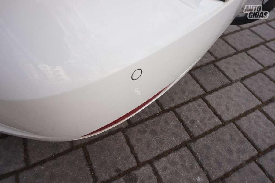 White Volkswagen cross-touran 2012 in Kedainiai, with an engine capacity of 2.00 L and mileage of 248 thousand km for 5450 €, photo 8 on AUTOMOTO.COM.LV