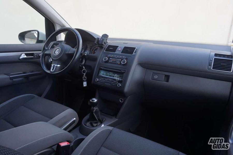 White Volkswagen cross-touran 2012 in Kedainiai, with an engine capacity of 2.00 L and mileage of 248 thousand km for 5450 €, photo 14 on AUTOMOTO.COM.LV