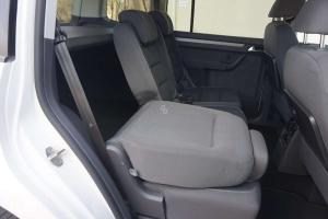 White Volkswagen cross-touran 2012 in Kedainiai, with an engine capacity of 2.00 L and mileage of 248 thousand km for 5450 €, photo 19 on AUTOMOTO.COM.LV