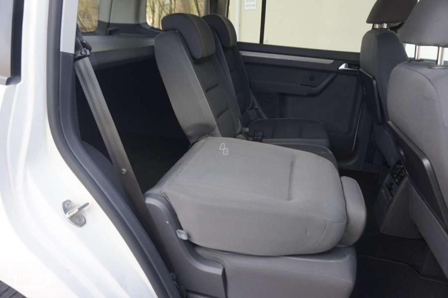 White Volkswagen cross-touran 2012 in Kedainiai, with an engine capacity of 2.00 L and mileage of 248 thousand km for 5450 €, photo 19 on AUTOMOTO.COM.LV