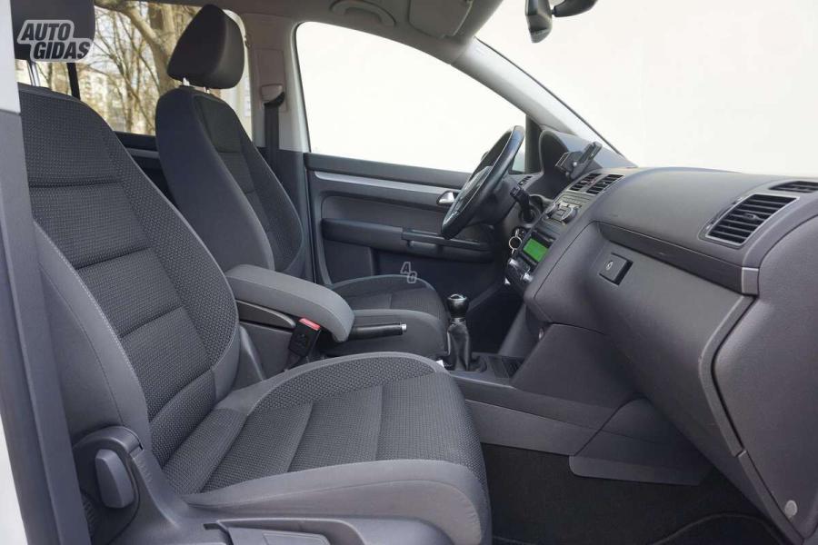 White Volkswagen cross-touran 2012 in Kedainiai, with an engine capacity of 2.00 L and mileage of 248 thousand km for 5450 €, photo 20 on AUTOMOTO.COM.LV