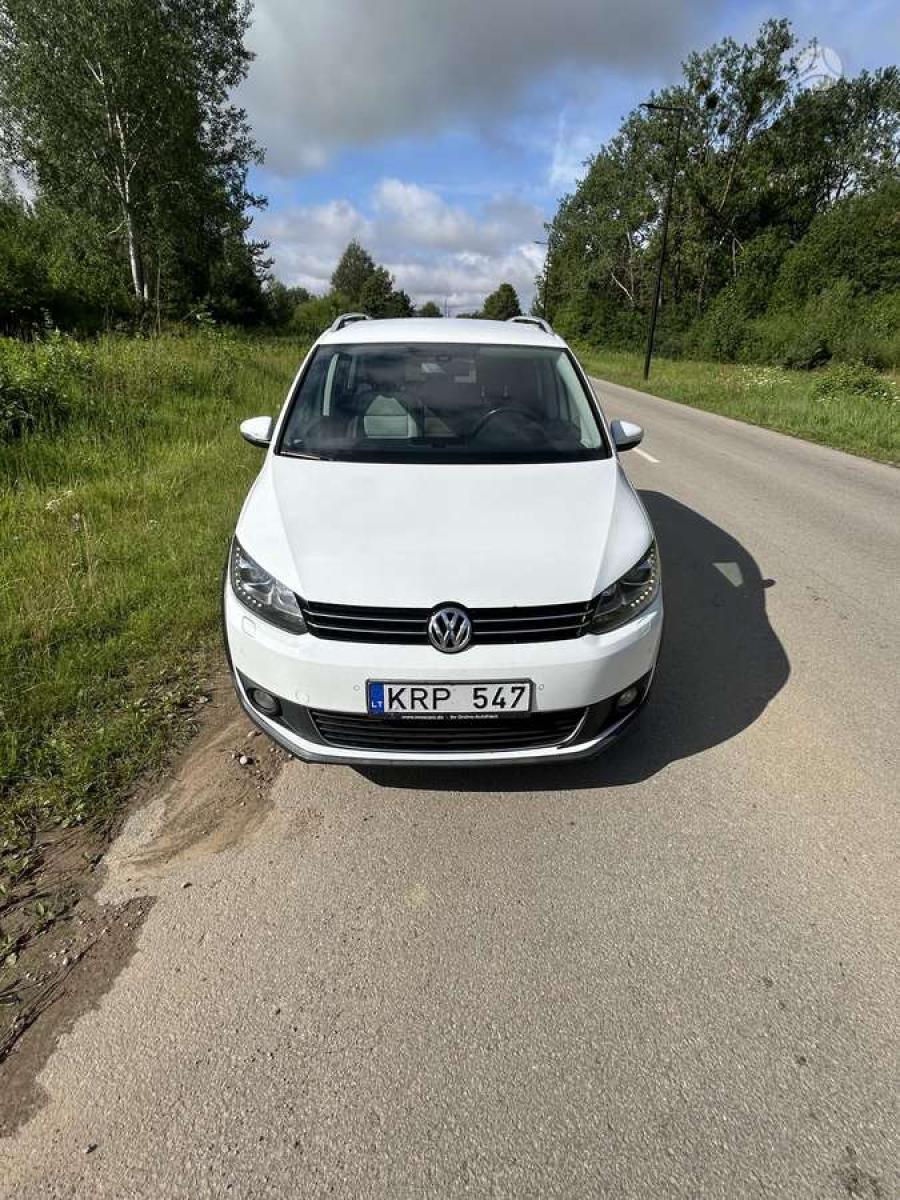 White Volkswagen cross-touran 2014 in Vilnius, with an engine capacity of 1.97 L and mileage of 285 thousand km for 5400 €, photo 3 on AUTOMOTO.COM.LV