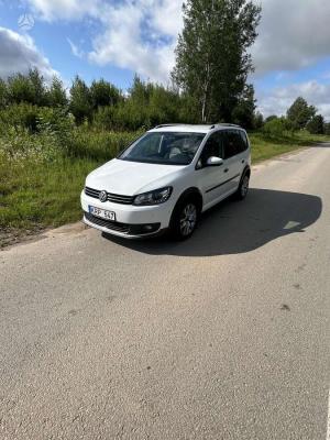White Volkswagen cross-touran 2014 in Vilnius, with an engine capacity of 1.97 L and mileage of 285 thousand km for 5400 €, photo 4 on AUTOMOTO.COM.LV