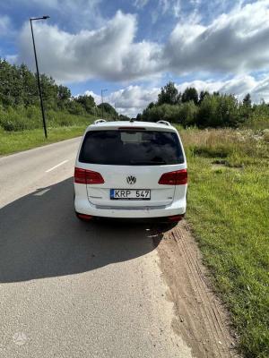 White Volkswagen cross-touran 2014 in Vilnius, with an engine capacity of 1.97 L and mileage of 285 thousand km for 5400 €, photo 6 on AUTOMOTO.COM.LV