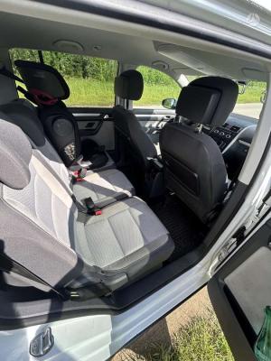 White Volkswagen cross-touran 2014 in Vilnius, with an engine capacity of 1.97 L and mileage of 285 thousand km for 5400 €, photo 10 on AUTOMOTO.COM.LV
