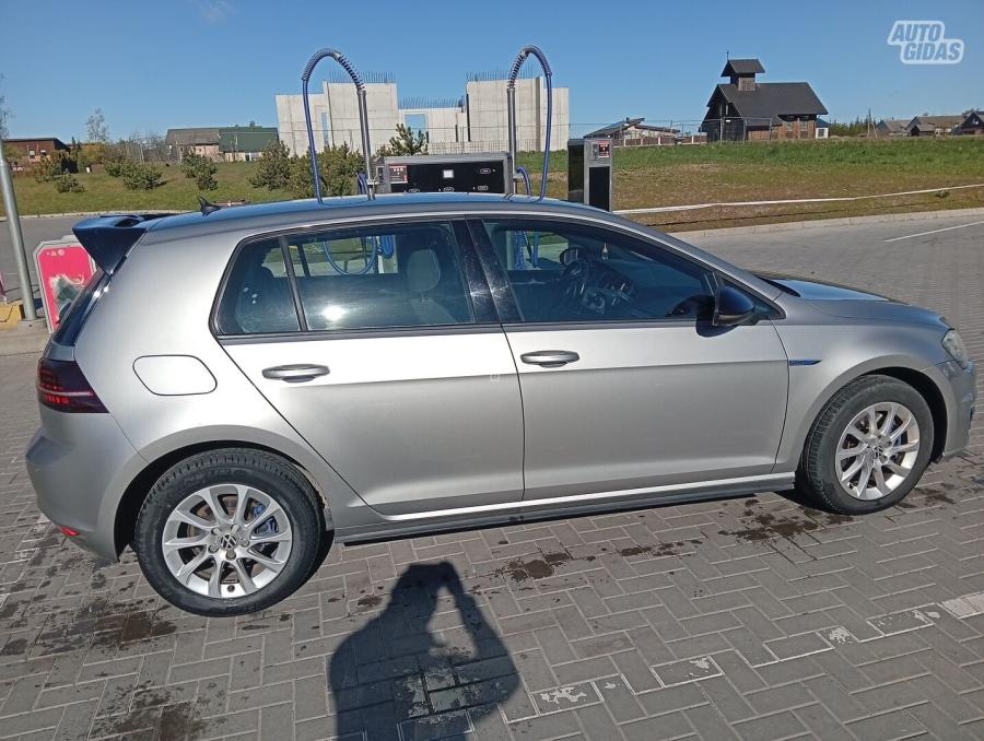 Grey Volkswagen e-Golf 2015 in Marijampole, with an engine capacity of 1.40 L and mileage of 251 thousand km for 9000 €, photo 4 on AUTOMOTO.COM.LV